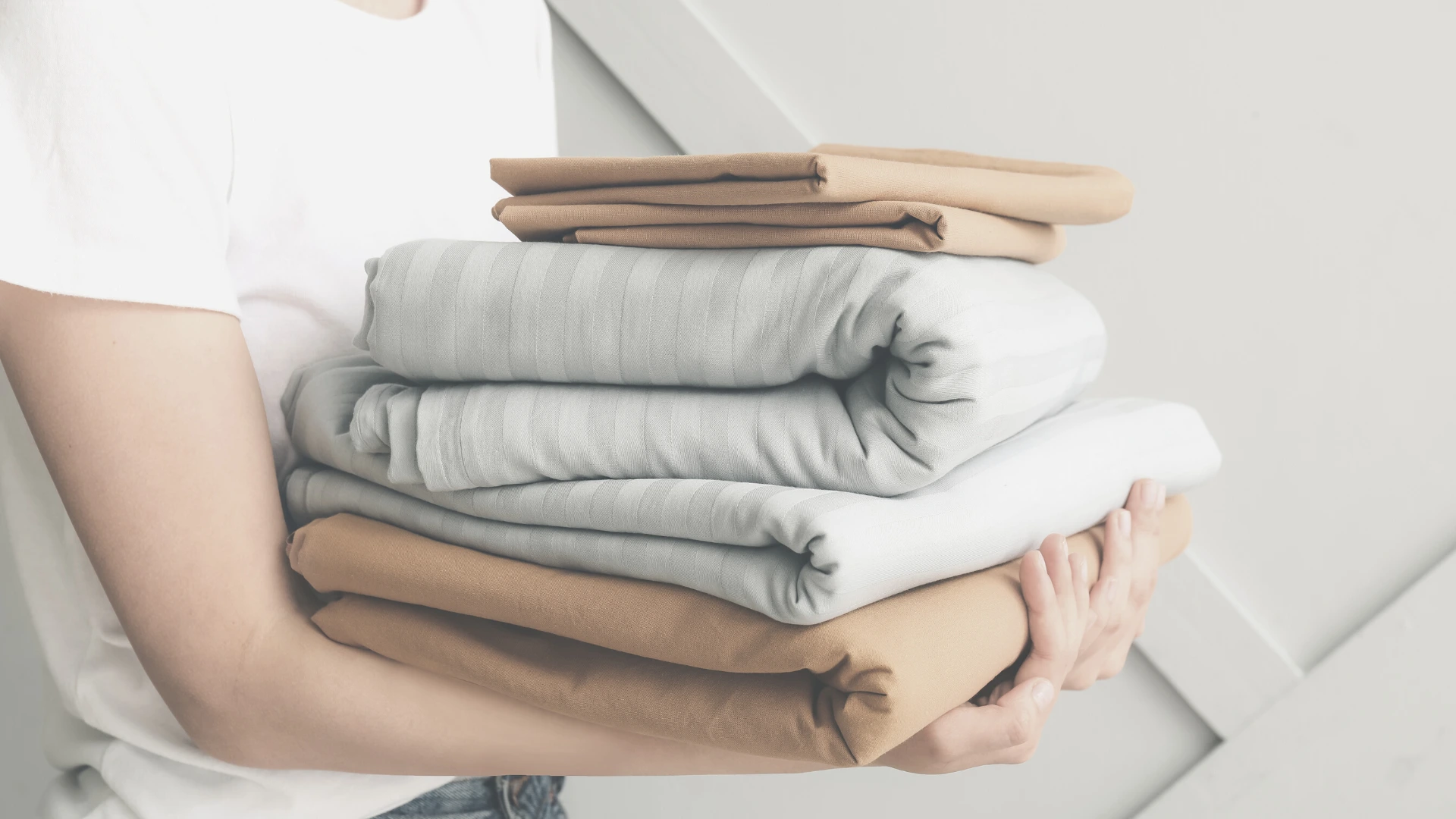7 Bahan Sprei Bagus untuk Jadi Teman Tidur Anda - Domi